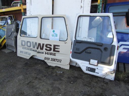 SCANIA P93/113 DOORS COMPLETE WITH GLASS & DOOR CARDS - Used Truck Spares